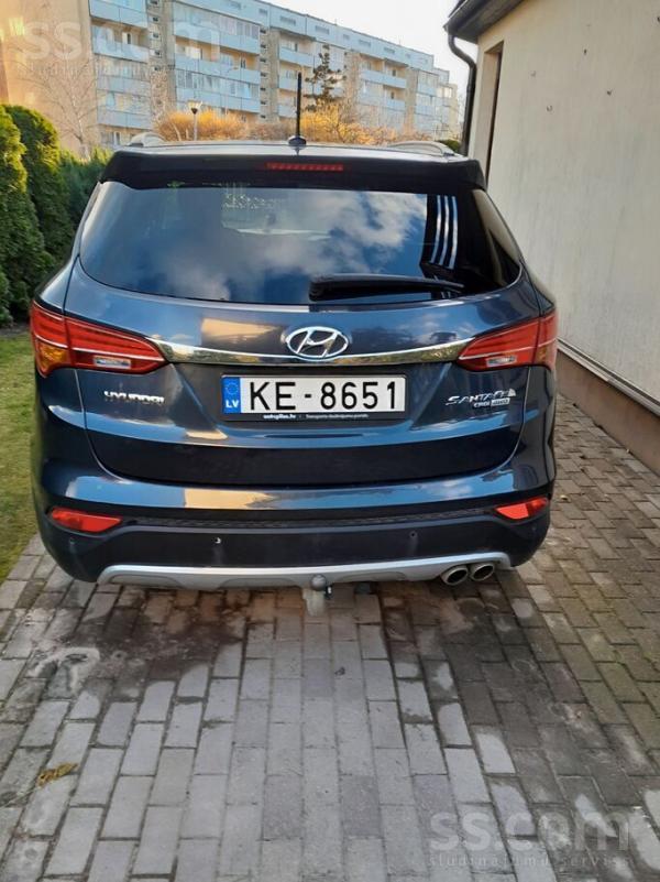 Blue Hyundai Santa Fe 2014 in Ventspils, with an engine capacity of 2.20 L and mileage of 117 thousand km for 12500 €, photo 2 on AUTOMOTO.COM.LV