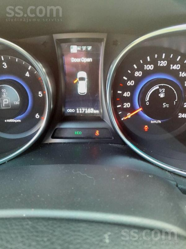 Blue Hyundai Santa Fe 2014 in Ventspils, with an engine capacity of 2.20 L and mileage of 117 thousand km for 12500 €, photo 6 on AUTOMOTO.COM.LV