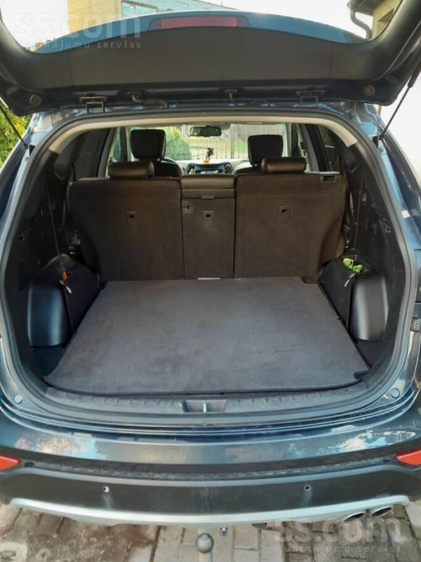 Blue Hyundai Santa Fe 2014 in Ventspils, with an engine capacity of 2.20 L and mileage of 117 thousand km for 12500 €, photo 8 on AUTOMOTO.COM.LV