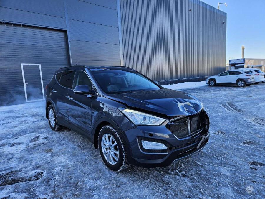 Blue Hyundai Santa Fe 2016 in Kaunas, with an engine capacity of 2.20 L and mileage of 261 thousand km for 6600 €, photo 1 on AUTOMOTO.COM.LV