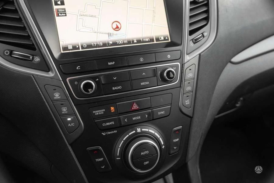 Zils Hyundai Santa Fe 2016 Viļņa, ar dzinēja tilpumu 2.20 L un nobraukumu 243 tūkst. km par 12000 €, foto 24 vietnē AUTOMOTO.COM.LV