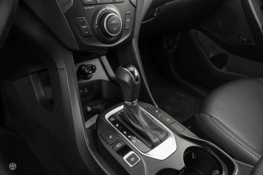 Zils Hyundai Santa Fe 2016 Viļņa, ar dzinēja tilpumu 2.20 L un nobraukumu 243 tūkst. km par 12000 €, foto 25 vietnē AUTOMOTO.COM.LV