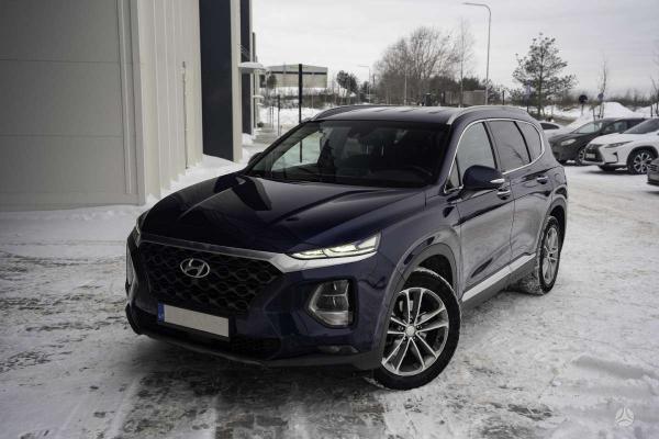 Blue Hyundai Santa Fe 2018 in Vilnius, with an engine capacity of 2.20 L and mileage of 215 thousand km for 17300 €, photo 1 on AUTOMOTO.COM.LV