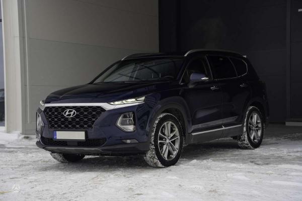 Blue Hyundai Santa Fe 2018 in Vilnius, with an engine capacity of 2.20 L and mileage of 215 thousand km for 17300 €, photo 8 on AUTOMOTO.COM.LV