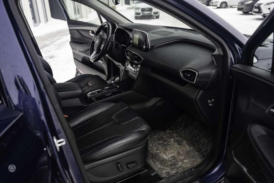 Blue Hyundai Santa Fe 2018 in Vilnius, with an engine capacity of 2.20 L and mileage of 215 thousand km for 17300 €, photo 30 on AUTOMOTO.COM.LV