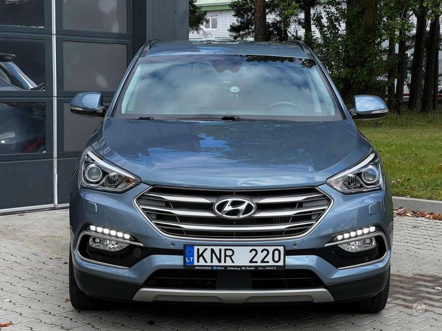 Blue Hyundai Santa Fe 2018 in Joniskis, with an engine capacity of 2.20 L and mileage of 153 thousand km for 16999 €, photo 6 on AUTOMOTO.COM.LV