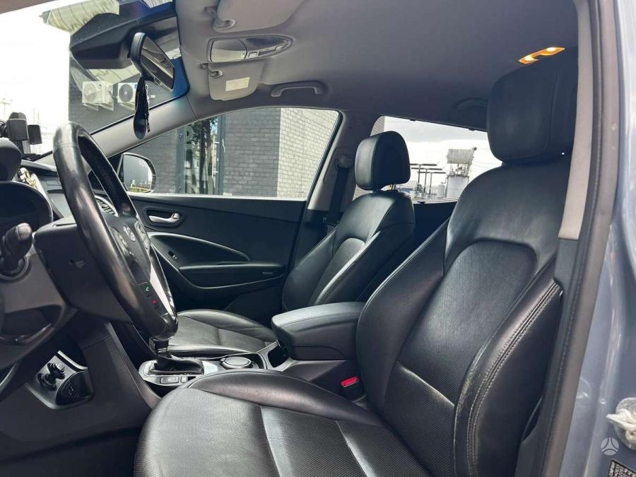 Blue Hyundai Santa Fe 2018 in Joniskis, with an engine capacity of 2.20 L and mileage of 153 thousand km for 16999 €, photo 10 on AUTOMOTO.COM.LV