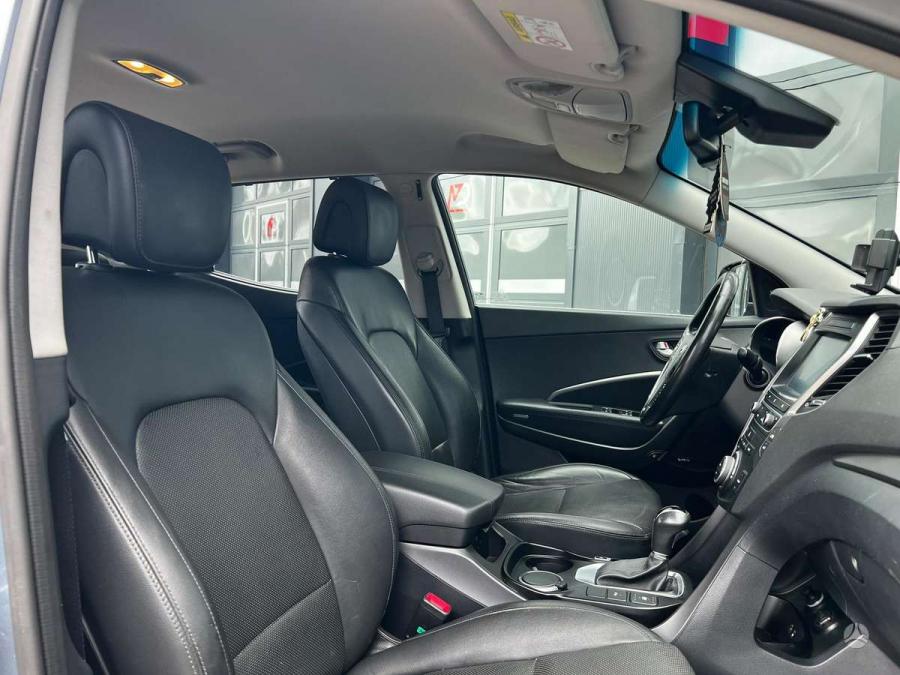 Blue Hyundai Santa Fe 2018 in Joniskis, with an engine capacity of 2.20 L and mileage of 153 thousand km for 16999 €, photo 11 on AUTOMOTO.COM.LV