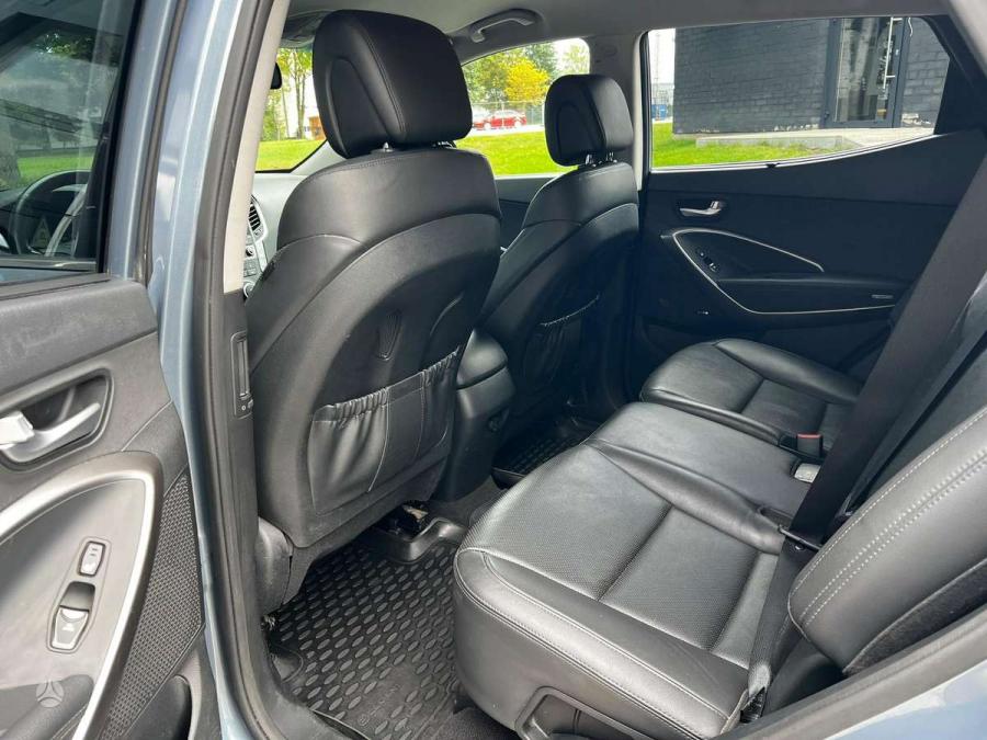 Blue Hyundai Santa Fe 2018 in Joniskis, with an engine capacity of 2.20 L and mileage of 153 thousand km for 16999 €, photo 16 on AUTOMOTO.COM.LV