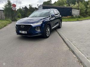 Blue Hyundai Santa Fe 2019 in Vilnius, with an engine capacity of 2.00 L and mileage of 130 thousand km for 18500 €, photo  on AUTOMOTO.COM.LV