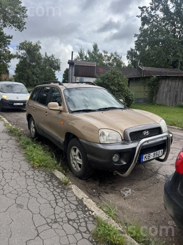 Brown Hyundai Santa Fe 2002 in Riga, with an engine capacity of 2.40 L and mileage of 347 thousand km for 1250 €, photo 1 on AUTOMOTO.COM.LV
