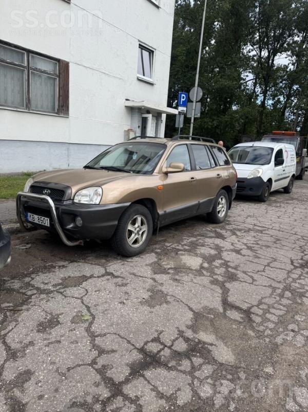 Brown Hyundai Santa Fe 2002 in Riga, with an engine capacity of 2.40 L and mileage of 347 thousand km for 1250 €, photo 3 on AUTOMOTO.COM.LV