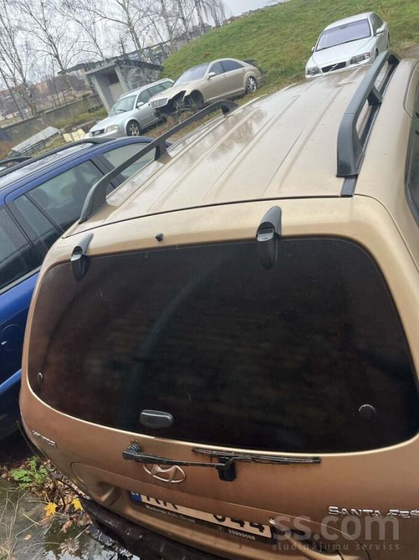 Brown Hyundai Santa Fe 2004 in Liepaja, with an engine capacity of 2.30 L and mileage of 0 thousand km for 970 €, photo 3 on AUTOMOTO.COM.LV