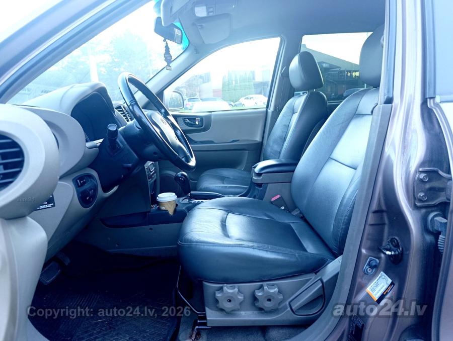 Brūns Hyundai Santa Fe 2005 Tallina, ar dzinēja tilpumu 2.00 L un nobraukumu 195 tūkst. km par 1799 €, foto 8 vietnē AUTOMOTO.COM.LV