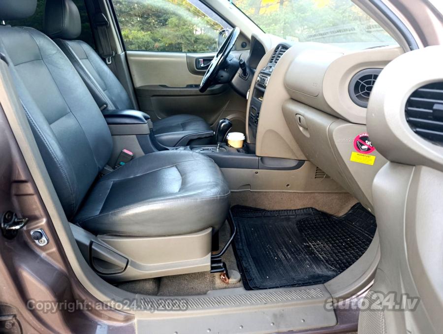 Brūns Hyundai Santa Fe 2005 Tallina, ar dzinēja tilpumu 2.00 L un nobraukumu 195 tūkst. km par 1799 €, foto 9 vietnē AUTOMOTO.COM.LV