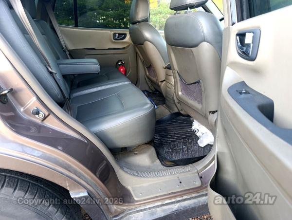 Hyundai Santa Fe 2005 Tallina vietnē Brūns Hyundai Santa Fe 2005 Tallina, ar dzinēja tilpumu 2.00 L un nobraukumu 195 tūkst. km par 1799 €, foto 10 vietnē AUTOMOTO.COM.LV