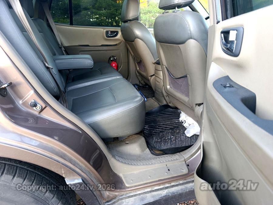 Brūns Hyundai Santa Fe 2005 Tallina, ar dzinēja tilpumu 2.00 L un nobraukumu 195 tūkst. km par 1799 €, foto 10 vietnē AUTOMOTO.COM.LV