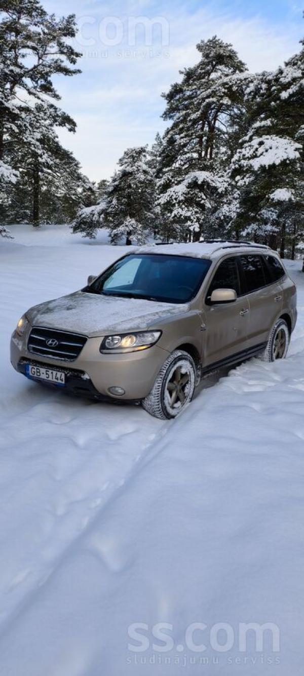 Brown Hyundai Santa Fe 2006 in Liepaja, with an engine capacity of 2.20 L and mileage of 292 thousand km for 3000 €, photo 3 on AUTOMOTO.COM.LV