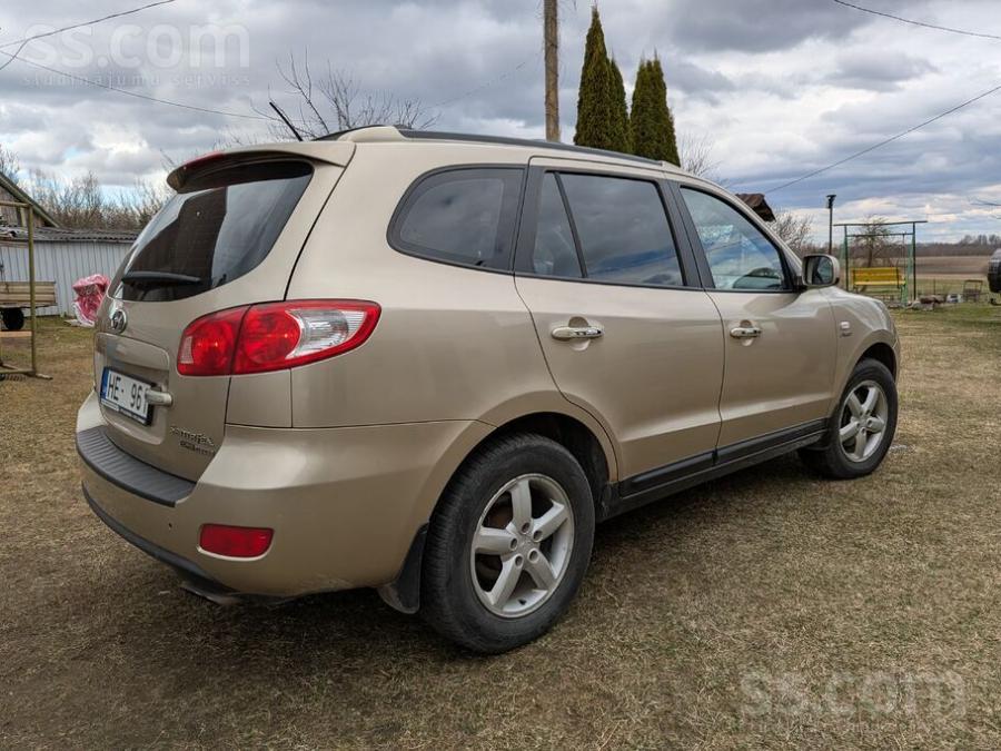 Brūns Hyundai Santa Fe 2008 Daugavpils, ar dzinēja tilpumu 2.20 L un nobraukumu 226 tūkst. km par 3800 €, foto 5 vietnē AUTOMOTO.COM.LV