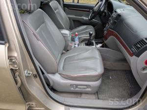 Brūns Hyundai Santa Fe 2008 Daugavpils, ar dzinēja tilpumu 2.20 L un nobraukumu 226 tūkst. km par 3800 €, foto 7 vietnē AUTOMOTO.COM.LV