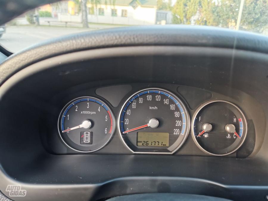 Brown Hyundai Santa Fe 2008 in Vilnius, with an engine capacity of 2.20 L and mileage of 262 thousand km for 2750 €, photo 10 on AUTOMOTO.COM.LV