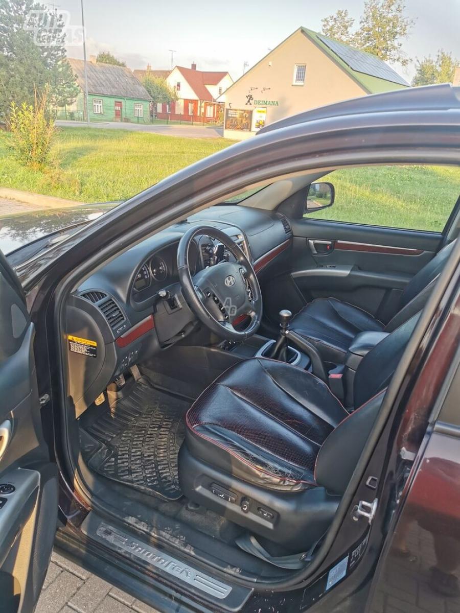 Brown Hyundai Santa Fe 2008 in Vilnius, with an engine capacity of 2.20 L and mileage of 262 thousand km for 2750 €, photo 13 on AUTOMOTO.COM.LV