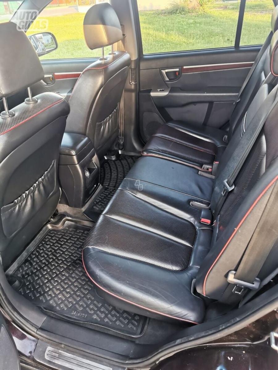 Brown Hyundai Santa Fe 2008 in Vilnius, with an engine capacity of 2.20 L and mileage of 262 thousand km for 2750 €, photo 16 on AUTOMOTO.COM.LV