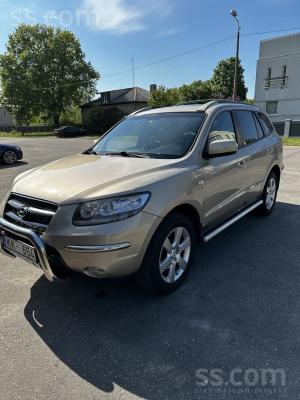 Brown Hyundai Santa Fe 2008 in Riga, with an engine capacity of 2.20 L and mileage of 402 thousand km for 3900 €, photo  on AUTOMOTO.COM.LV