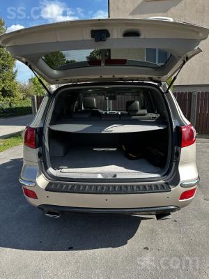 Brown Hyundai Santa Fe 2008 in Riga, with an engine capacity of 2.20 L and mileage of 402 thousand km for 3900 €, photo 4 on AUTOMOTO.COM.LV