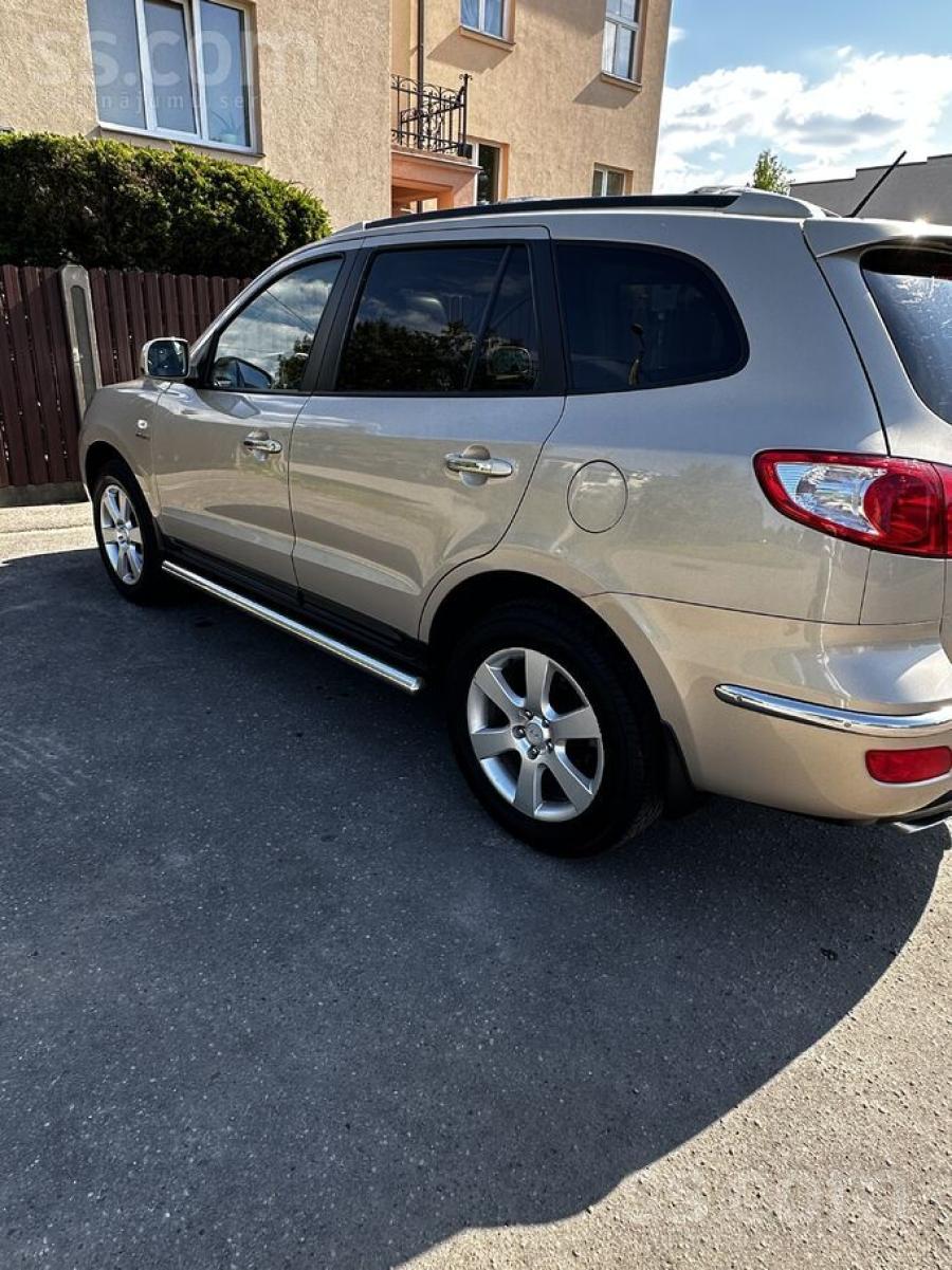 Brown Hyundai Santa Fe 2008 in Riga, with an engine capacity of 2.20 L and mileage of 402 thousand km for 3900 €, photo 5 on AUTOMOTO.COM.LV