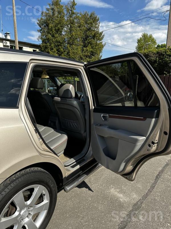 Brūns Hyundai Santa Fe 2008 Rīga, ar dzinēja tilpumu 2.20 L un nobraukumu 402 tūkst. km par 3900 €, foto 7 vietnē AUTOMOTO.COM.LV