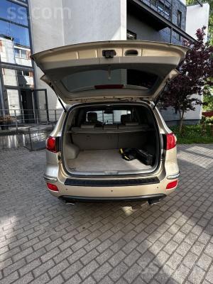 Brown Hyundai Santa Fe 2008 in Riga, with an engine capacity of 2.20 L and mileage of 402 thousand km for 3900 €, photo 15 on AUTOMOTO.COM.LV