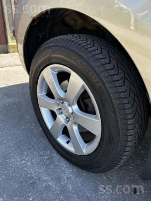 Brown Hyundai Santa Fe 2008 in Riga, with an engine capacity of 2.20 L and mileage of 402 thousand km for 3900 €, photo 16 on AUTOMOTO.COM.LV