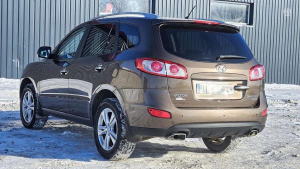Brūns Hyundai Santa Fe 2010 Tauragė, ar dzinēja tilpumu 2.00 L un nobraukumu 247 tūkst. km par 6200 €, foto 4 vietnē AUTOMOTO.COM.LV