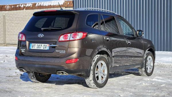 Brūns Hyundai Santa Fe 2010 Tauragė, ar dzinēja tilpumu 2.00 L un nobraukumu 247 tūkst. km par 6200 €, foto 7 vietnē AUTOMOTO.COM.LV