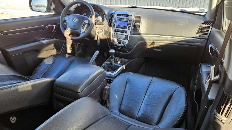 Brūns Hyundai Santa Fe 2010 Tauragė, ar dzinēja tilpumu 2.00 L un nobraukumu 247 tūkst. km par 6200 €, foto 10 vietnē AUTOMOTO.COM.LV