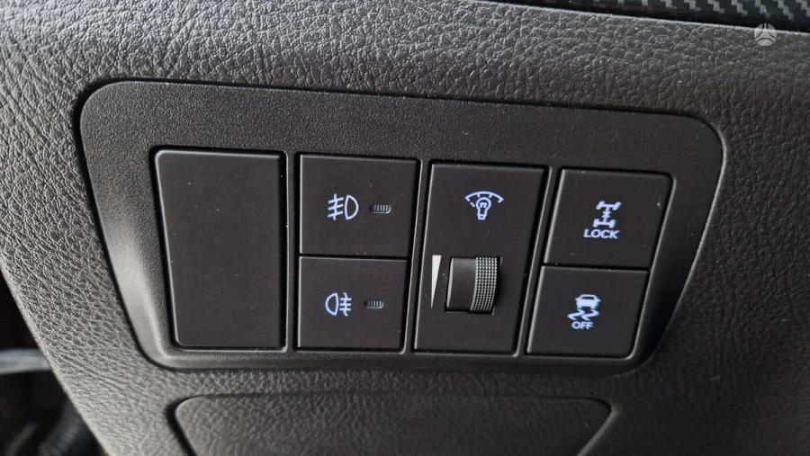 Brown Hyundai Santa Fe 2011 in Marijampole, with an engine capacity of 2.20 L and mileage of 242 thousand km for 7690 €, photo 29 on AUTOMOTO.COM.LV