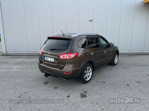 Hyundai Santa Fe 2011 Tallina vietnē Brūns Hyundai Santa Fe 2011 Tallina, ar dzinēja tilpumu 2.20 L un nobraukumu 309 tūkst. km par 4990 €, foto 4 vietnē AUTOMOTO.COM.LV