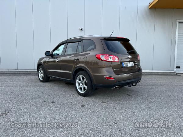 Hyundai Santa Fe 2011 Tallina vietnē Brūns Hyundai Santa Fe 2011 Tallina, ar dzinēja tilpumu 2.20 L un nobraukumu 309 tūkst. km par 4990 €, foto 5 vietnē AUTOMOTO.COM.LV