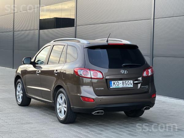 Brūns Hyundai Santa Fe 2012 Rīga, ar dzinēja tilpumu 2.00 L un nobraukumu 262 tūkst. km par 4990 €, foto 4 vietnē AUTOMOTO.COM.LV