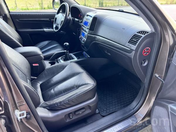 Brūns Hyundai Santa Fe 2012 Rīga, ar dzinēja tilpumu 2.00 L un nobraukumu 262 tūkst. km par 4990 €, foto 5 vietnē AUTOMOTO.COM.LV