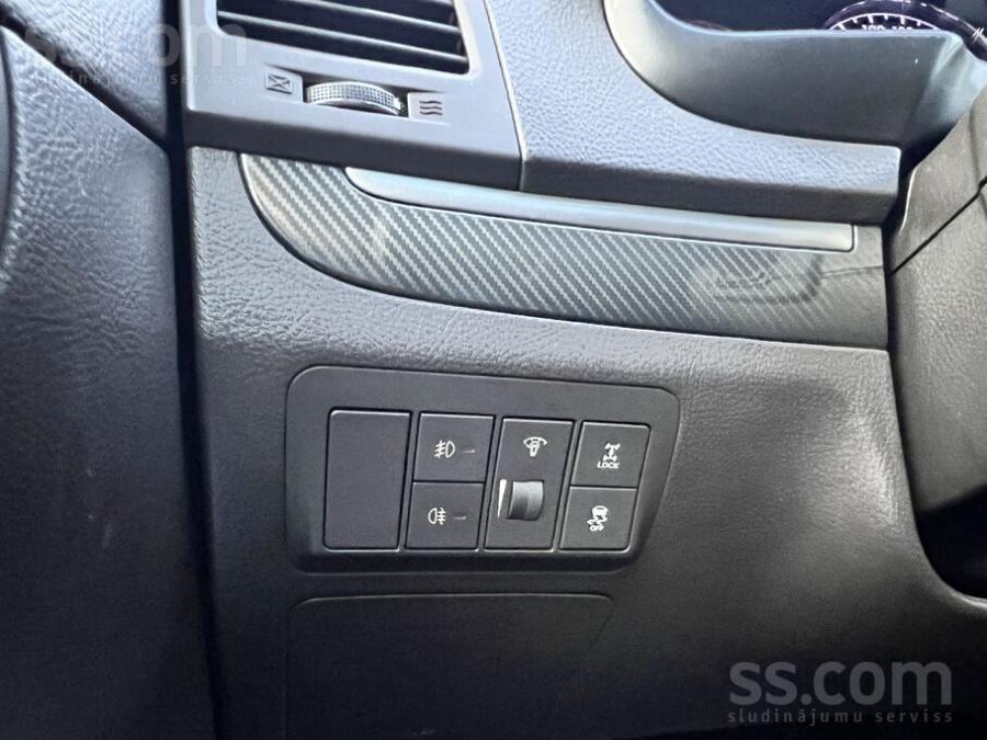Brown Hyundai Santa Fe 2012 in Riga, with an engine capacity of 2.00 L and mileage of 262 thousand km for 4990 €, photo 27 on AUTOMOTO.COM.LV