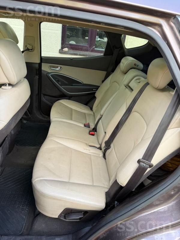 Brūns Hyundai Santa Fe 2014 Bauska, ar dzinēja tilpumu 2.20 L un nobraukumu 286 tūkst. km par 11000 €, foto 3 vietnē AUTOMOTO.COM.LV