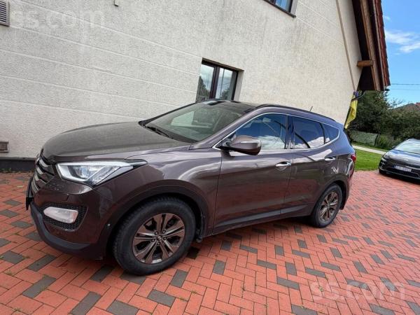 Brown Hyundai Santa Fe 2014 in Bauska, with an engine capacity of 2.20 L and mileage of 286 thousand km for 9500 €, photo 11 on AUTOMOTO.COM.LV