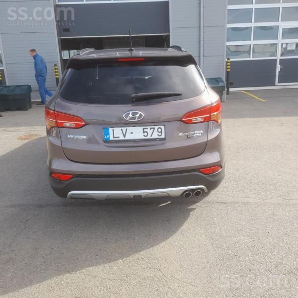 Brūns Hyundai Santa Fe 2015 Rīga, ar dzinēja tilpumu 2.20 L un nobraukumu 211 tūkst. km par 12000 €, foto 4 vietnē AUTOMOTO.COM.LV