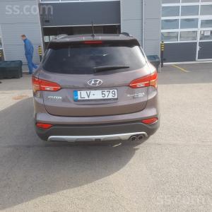 Brūns Hyundai Santa Fe 2015 Rīga, ar dzinēja tilpumu 2.20 L un nobraukumu 211 tūkst. km par 12000 €, foto 5 vietnē AUTOMOTO.COM.LV