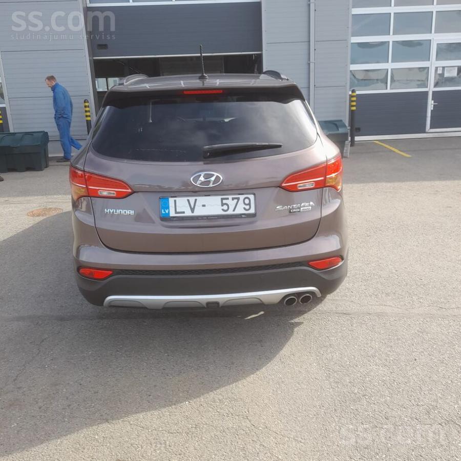 Brūns Hyundai Santa Fe 2015 Rīga, ar dzinēja tilpumu 2.20 L un nobraukumu 211 tūkst. km par 12000 €, foto 5 vietnē AUTOMOTO.COM.LV