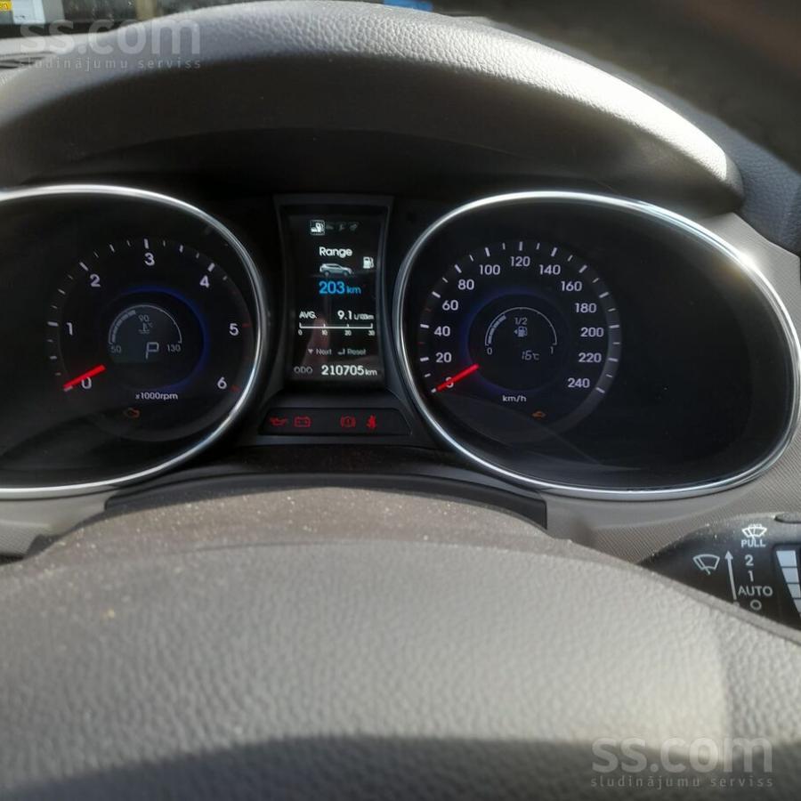 Brūns Hyundai Santa Fe 2015 Rīga, ar dzinēja tilpumu 2.20 L un nobraukumu 211 tūkst. km par 12000 €, foto 6 vietnē AUTOMOTO.COM.LV