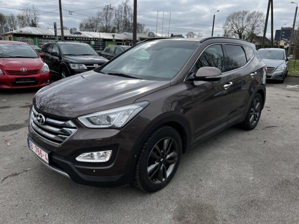 Brown Hyundai Santa Fe 2015 in Riga, with an engine capacity of 2.00 L and mileage of 261 thousand km for 13950 €, photo 2 on AUTOMOTO.COM.LV