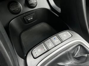 Brūns Hyundai Santa Fe 2015 Rīga, ar dzinēja tilpumu 2.00 L un nobraukumu 261 tūkst. km par 13950 €, foto 27 vietnē AUTOMOTO.COM.LV
